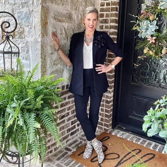 CAbi | Pants & Jumpsuits | Cabi 43 Dinner Trouser Fall 2021 Size 2 Euc ...